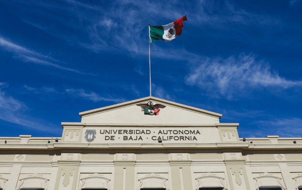 Celebró la UABC su 64 Aniversario - Península BC
