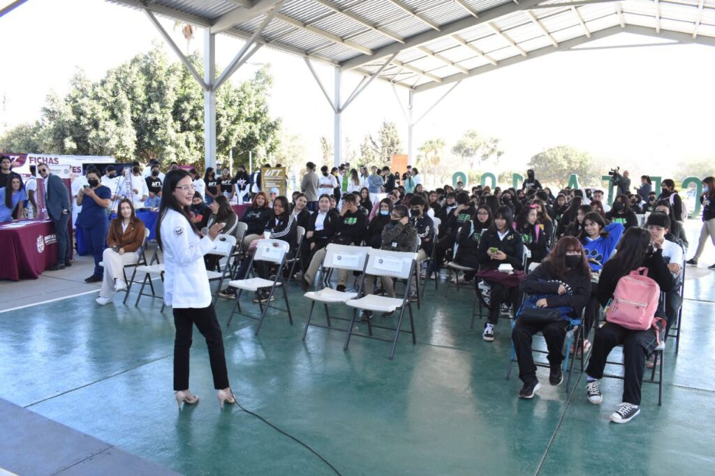 Brindan feria nutricional para los estudiantes del CBTA 198 - Península BC