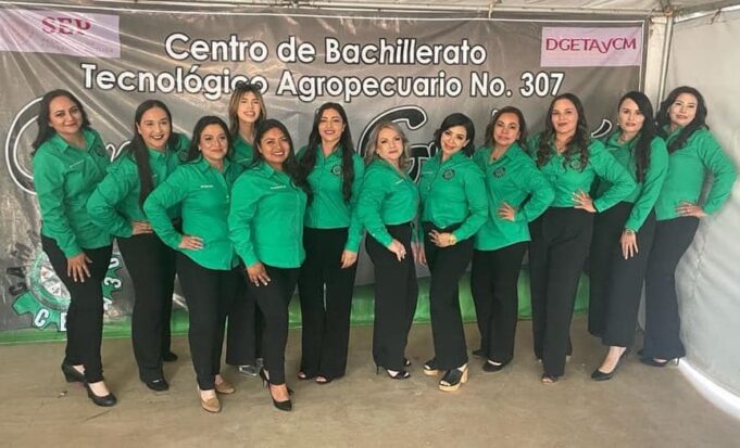Celebran graduación de 73 jóvenes del CBTA 307 de Camalú - Península BC