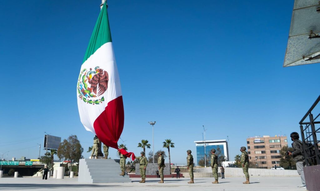 Encabeza Ismael Burgueño ceremonia del Día de la Bandera en Tijuana ...